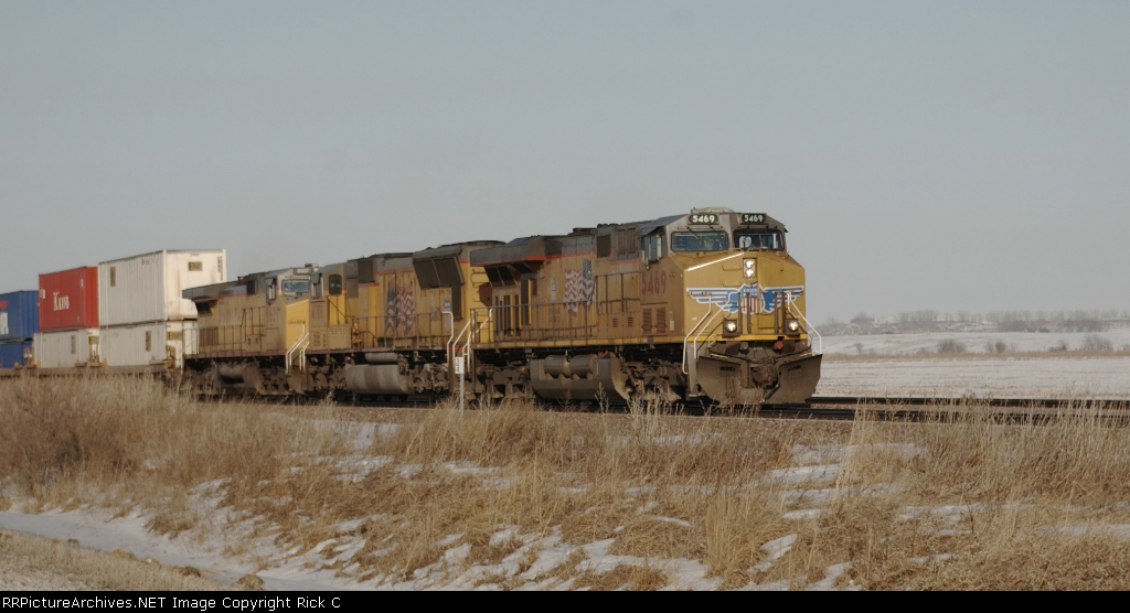 UP 5469 Leading EB Stacks